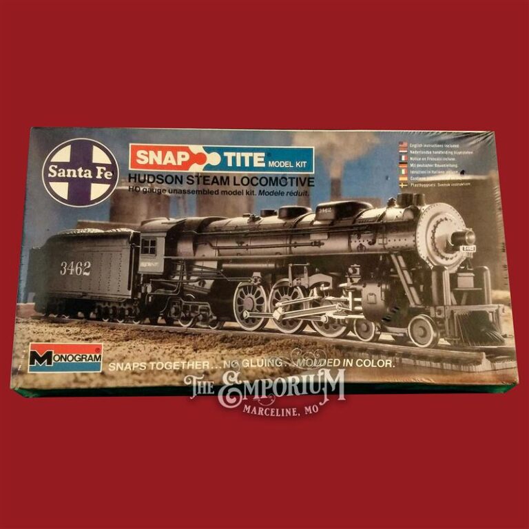 Hudson Steam Locomotive Model Kit, Santa Fe - HO gauge | Marceline Emporium – Marceline, Missouri